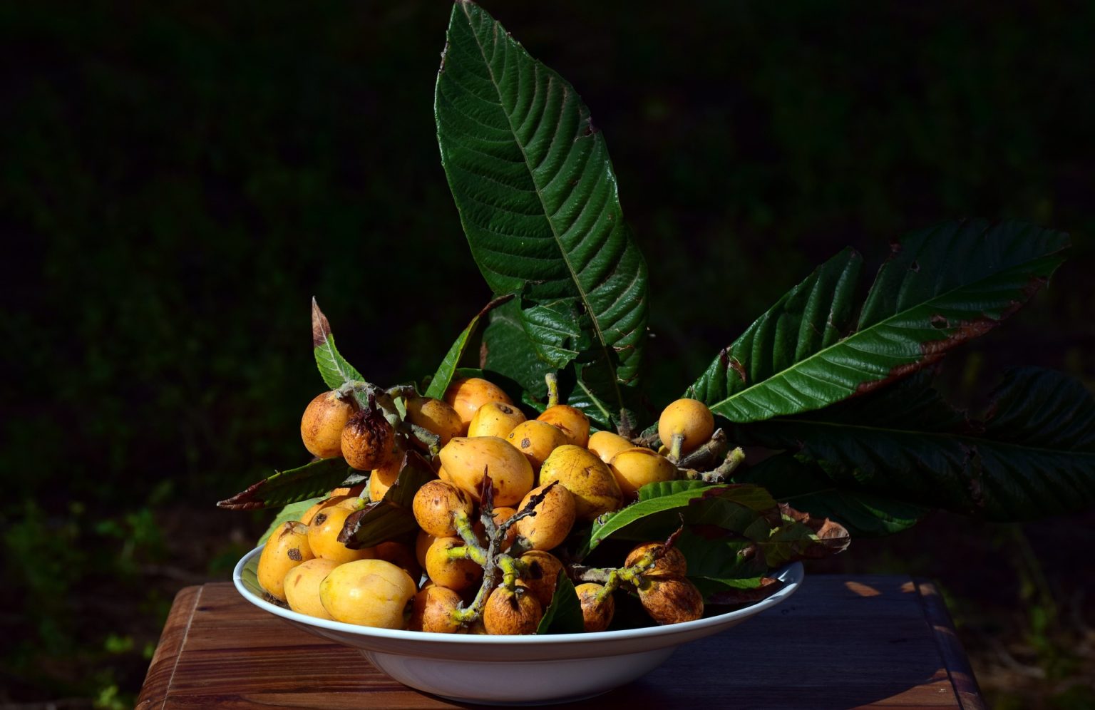 Nespole: Come si Mangiano, Proprietà Nutrizionali e Ricette