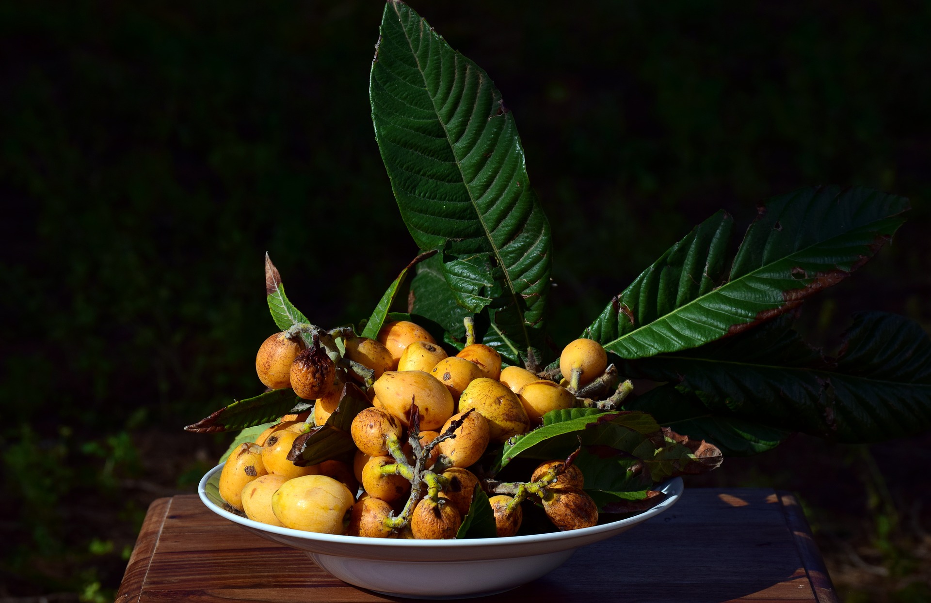Nespole: Come si Mangiano, Proprietà Nutrizionali e Ricette